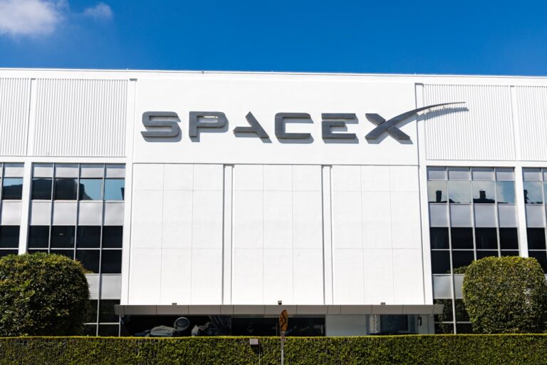 SpaceX Gains FCC Approval for 7,500 New Starlink Satellites